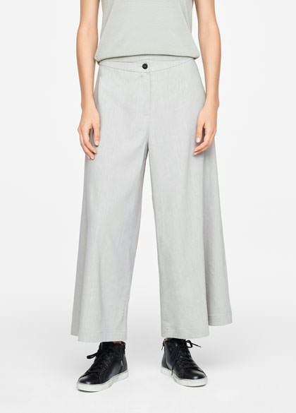 Buy your women's pants & leggings online at Sarah Pacini