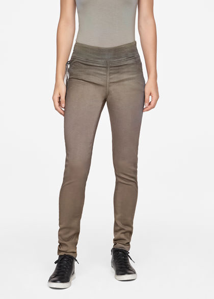 Buy your women's pants & leggings online at Sarah Pacini