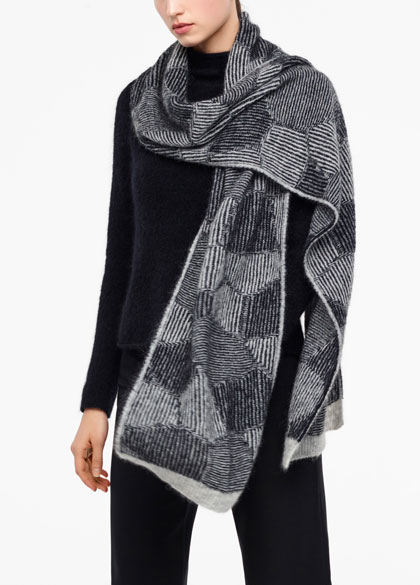 Buy your women's scarves online at Sarah Pacini