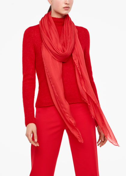 Buy your women's scarves online at Sarah Pacini