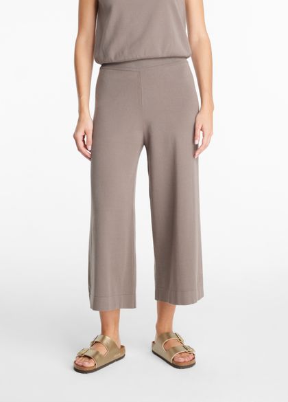 Buy your women's pants online at Sarah Pacini