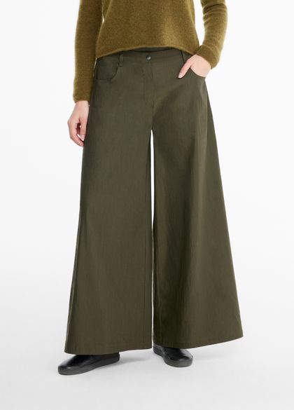 Buy your women's pants online at Sarah Pacini