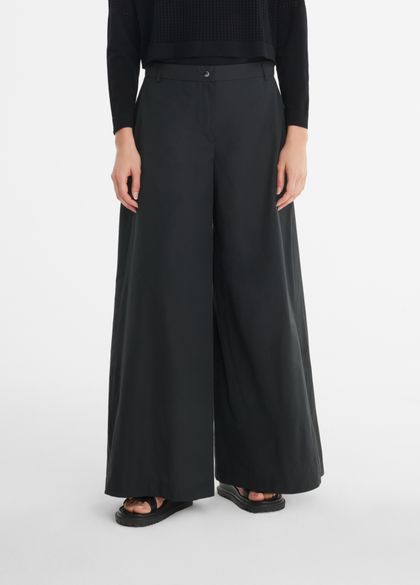 Buy your women's pants online at Sarah Pacini